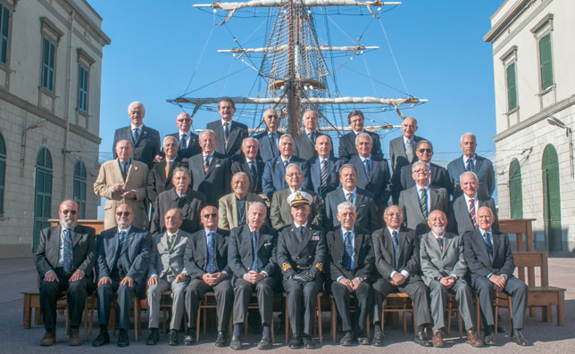 Cinquant’anni dopo l’uscita dall’Accademia Navale per il corso Folgori ...