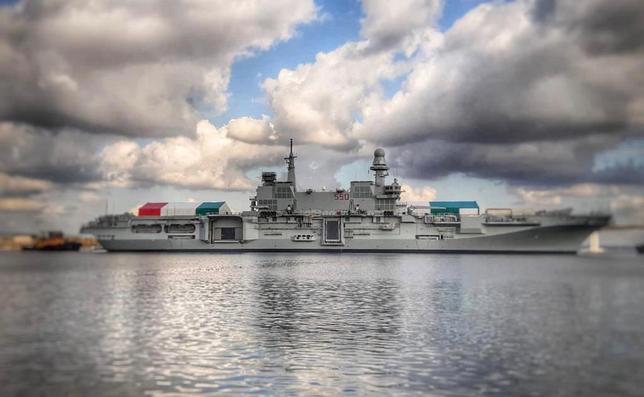 La portaerei Cavour esce dal bacino di carenaggio - Marina Militare