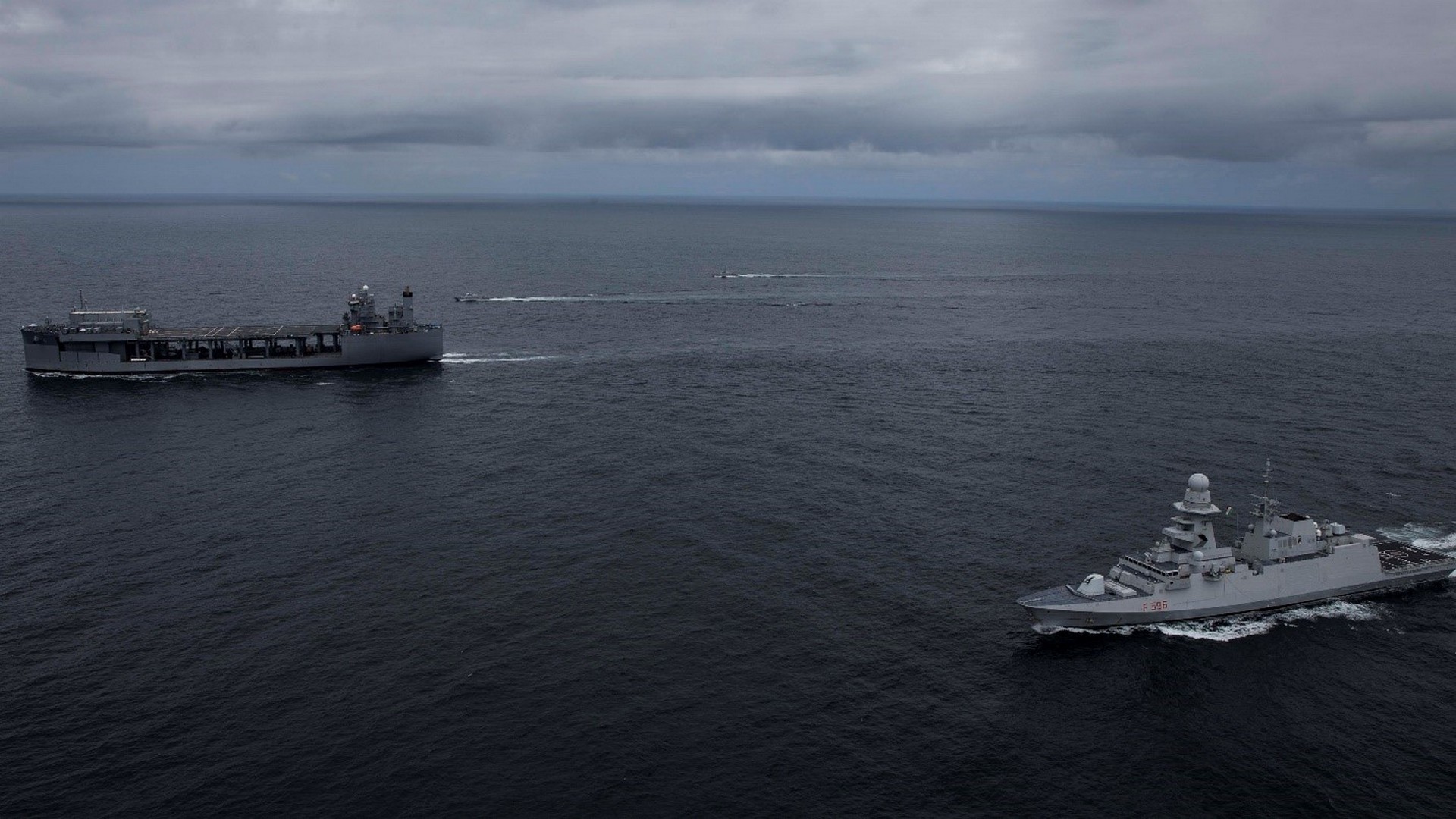 Nave Martinengo: addestramento congiunto in mare - Marina Militare