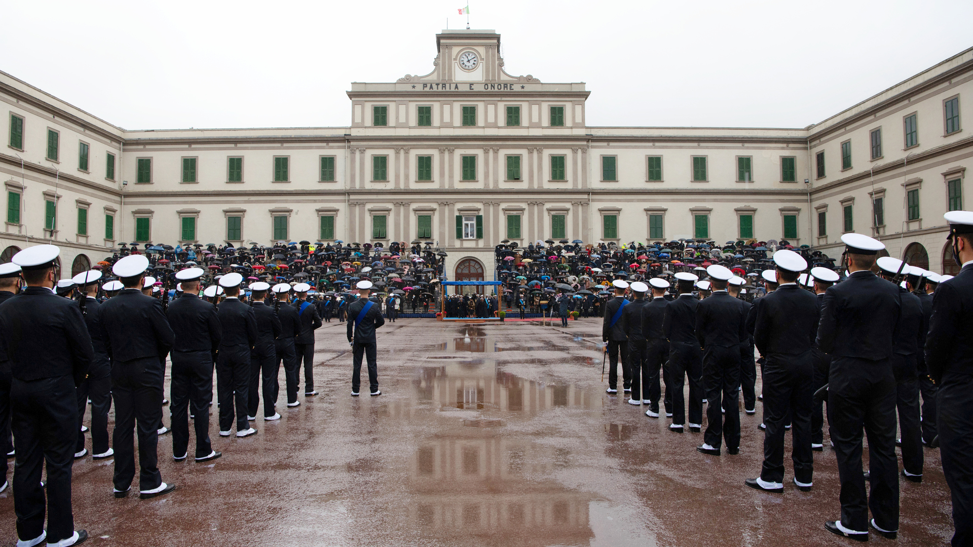 Accademia Navale: giurano nel giorno di Santa Barbara 142 allievi ...