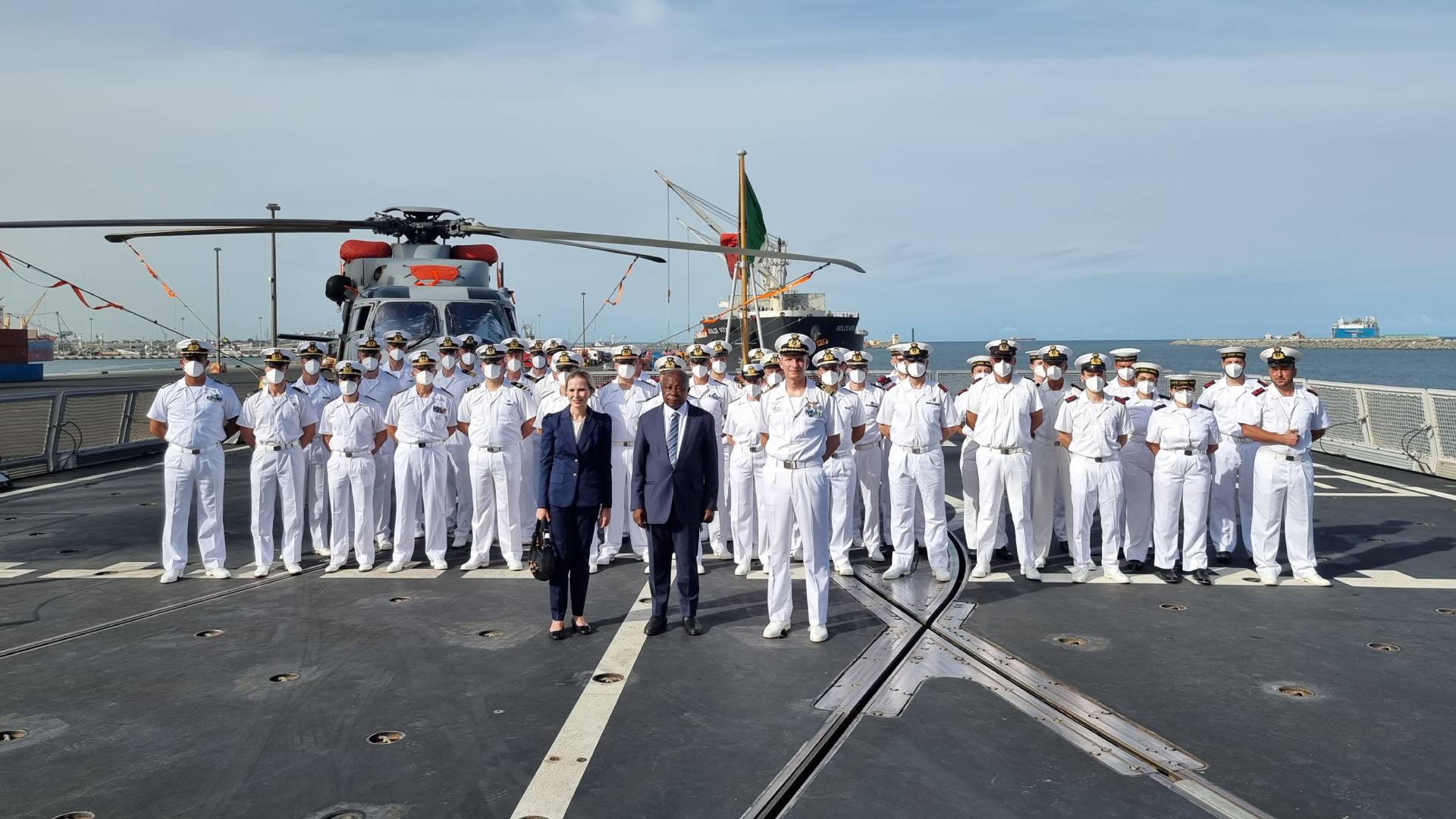 ITS Rizzo delivers hospital equipment in Ghana - Marina Militare