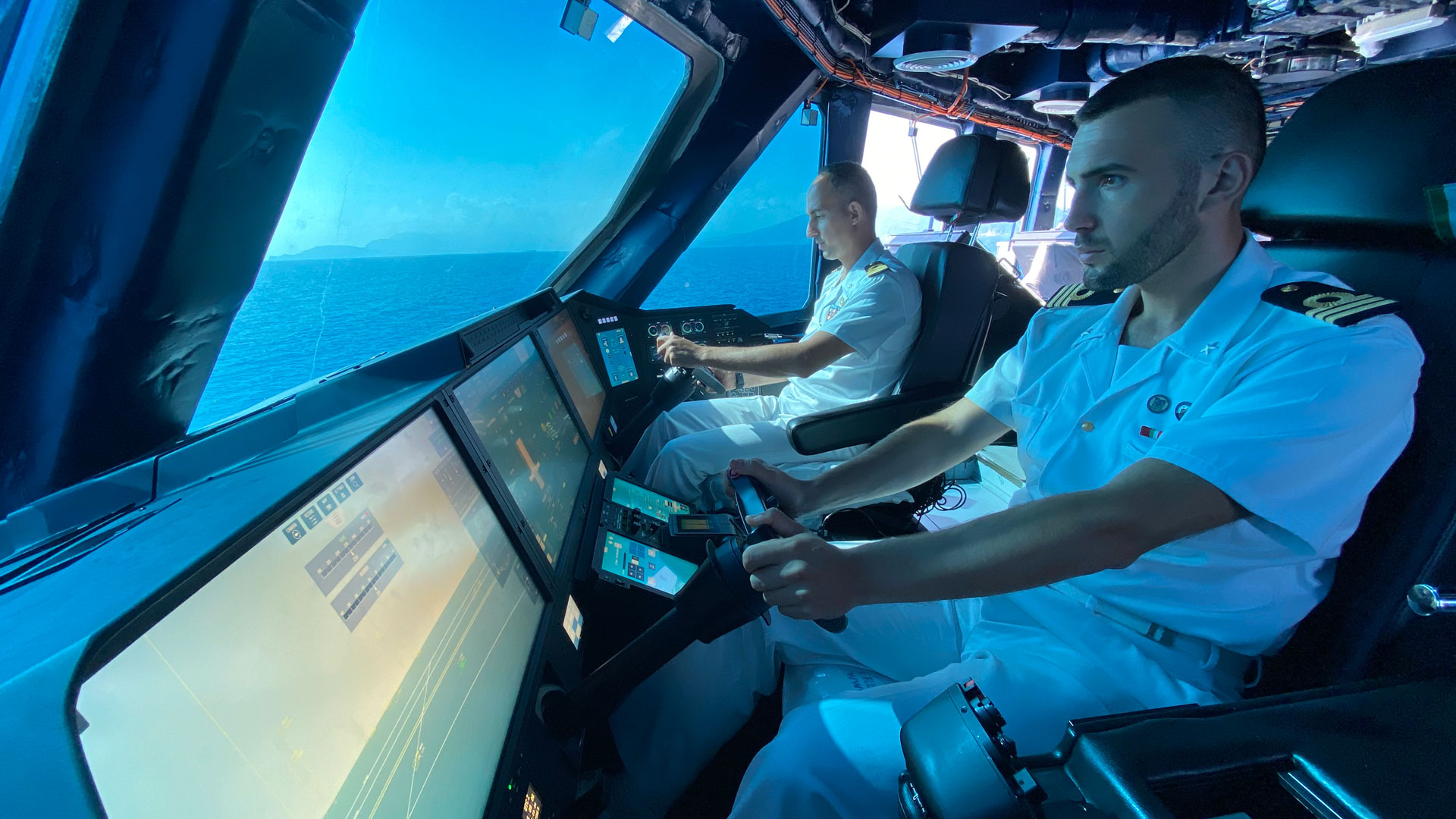 Naval Cockpit: abilitati gli Ufficiali di vascello di nave Francesco ...