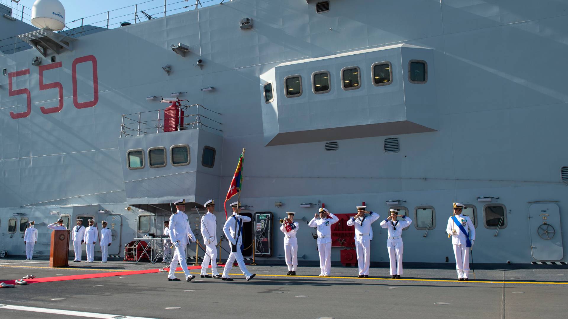 Cambio di comando al vertice della portaerei Cavour - Marina Militare