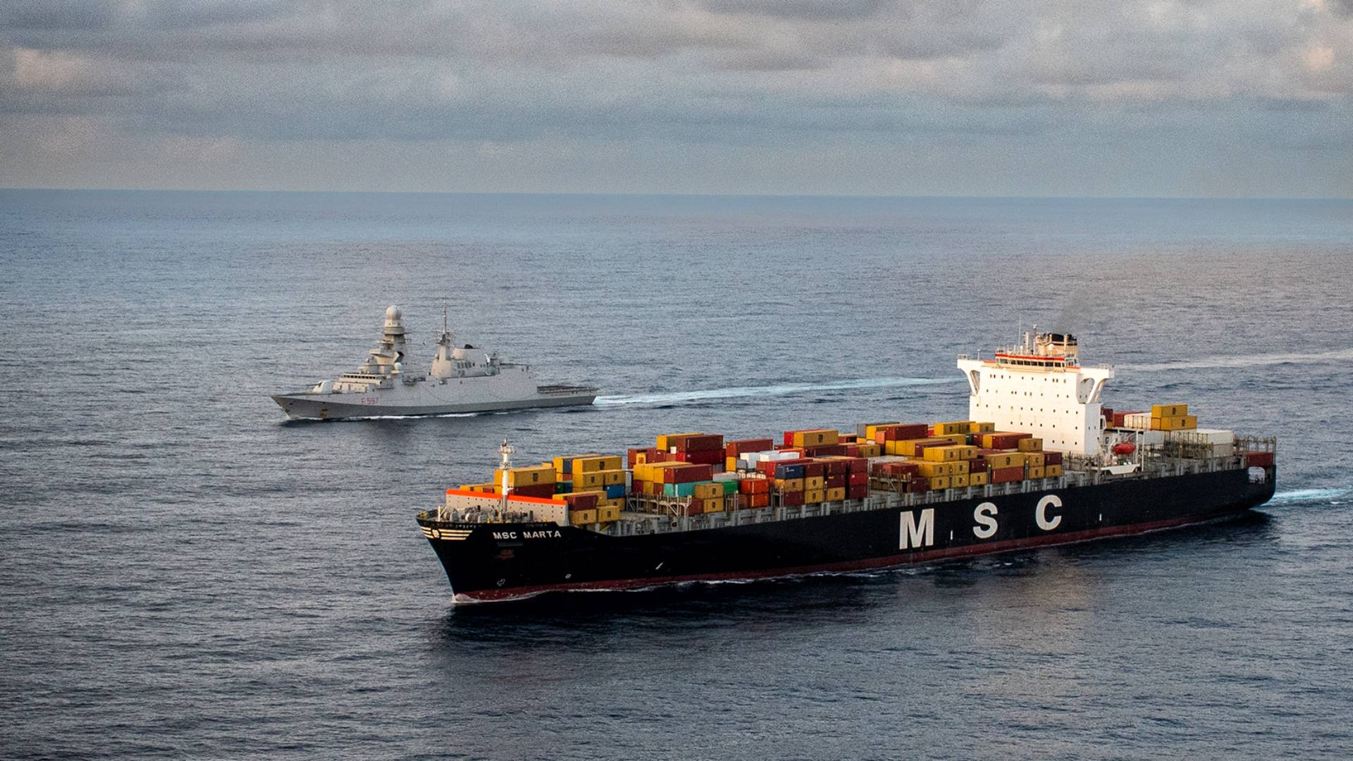 Esercitazione di antipirateria tra Nave Marceglia e MSC Marta - Marina ...