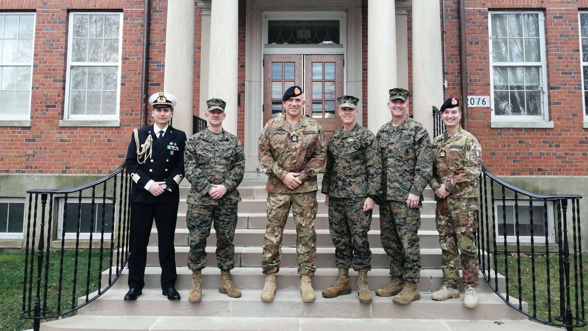 Il comandante della Brigata Marina San Marco in visita alla Marine ...