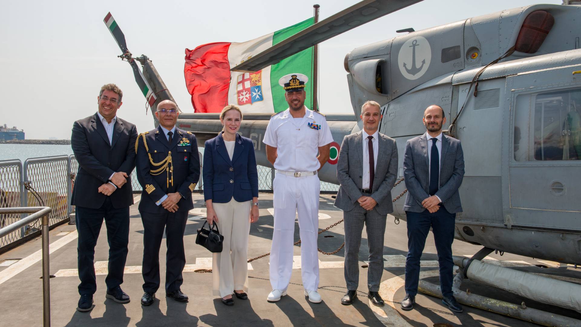 Operazione Gabinia: Nave Foscari nel Golfo di Guinea - Marina Militare