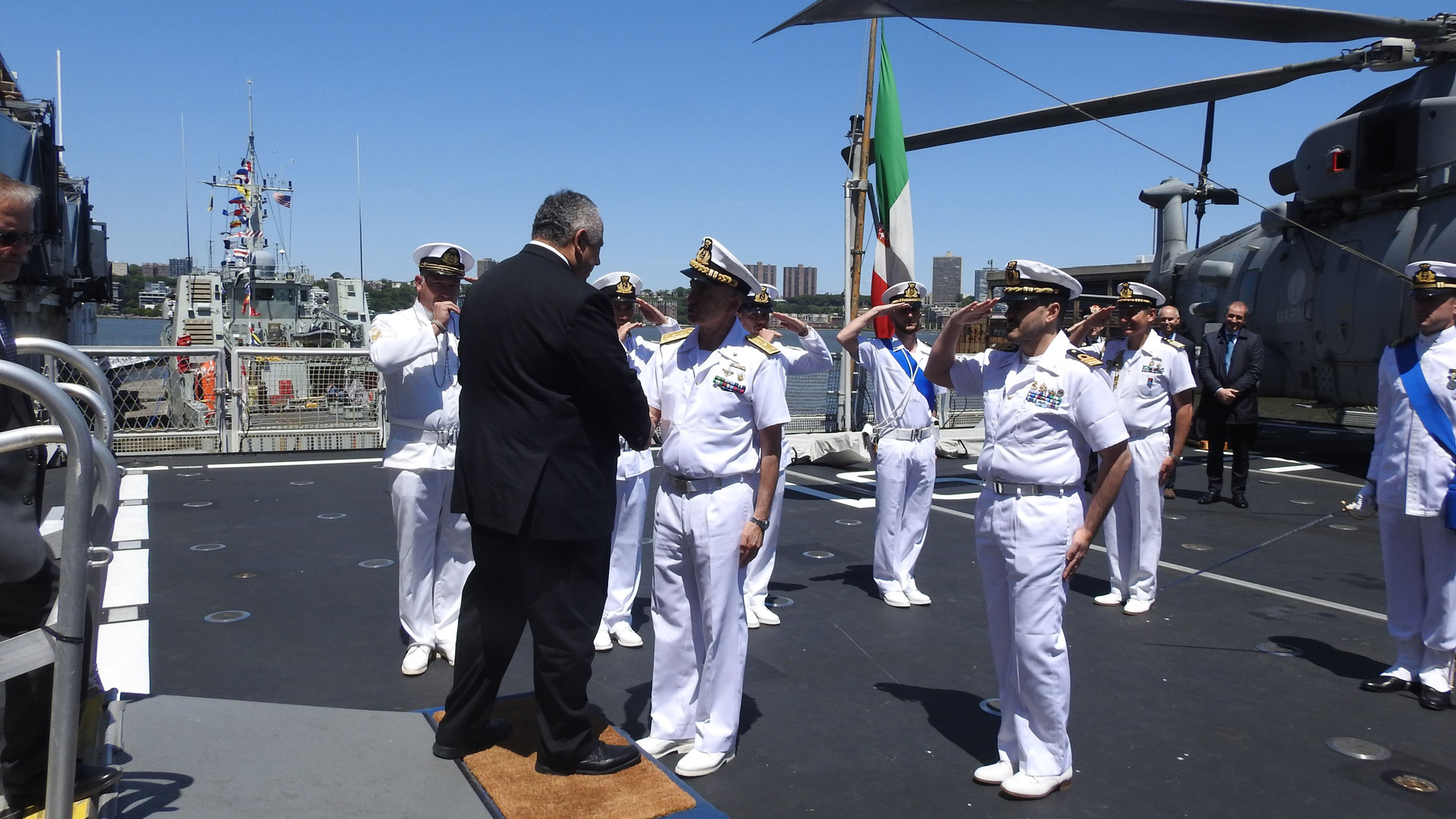 Il Segretario della Marina americana a bordo di Nave Fasan - Marina ...
