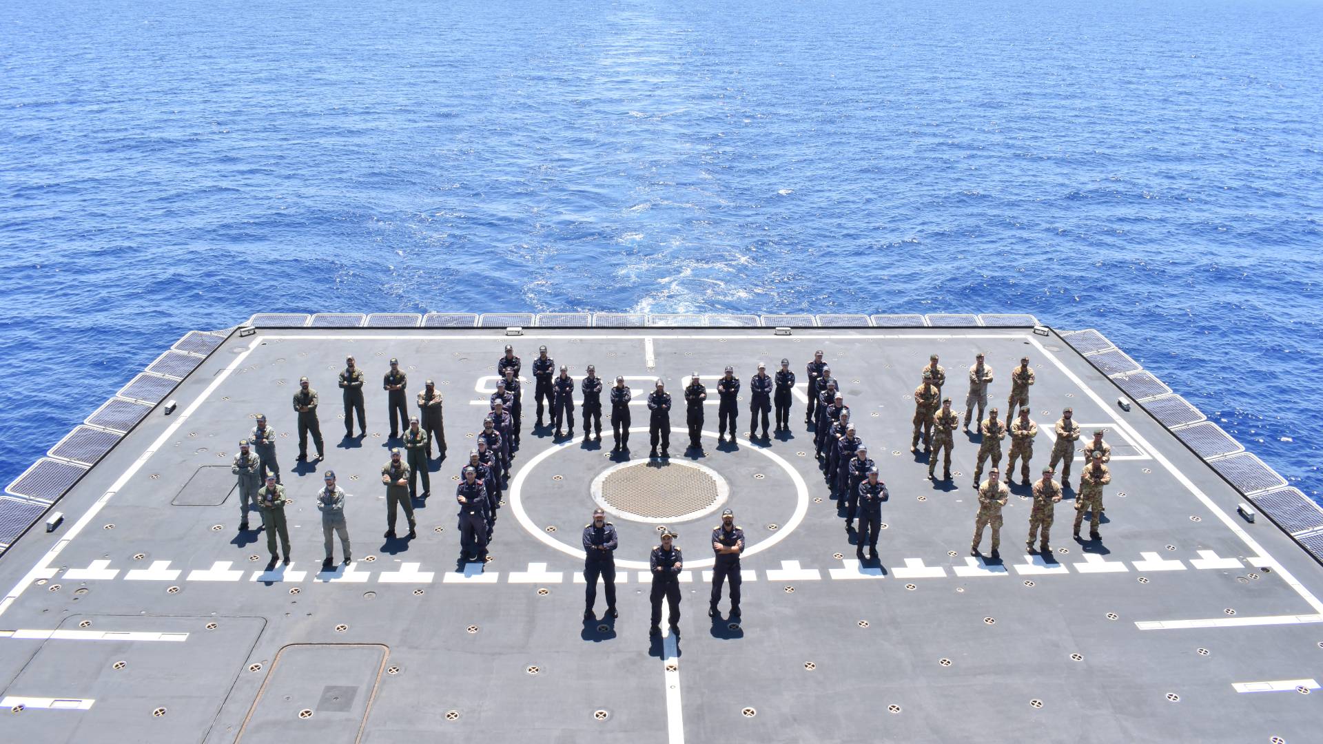 Dopo 3 mesi, nave Vulcano lascia il compito di flagship di OMS - Marina ...