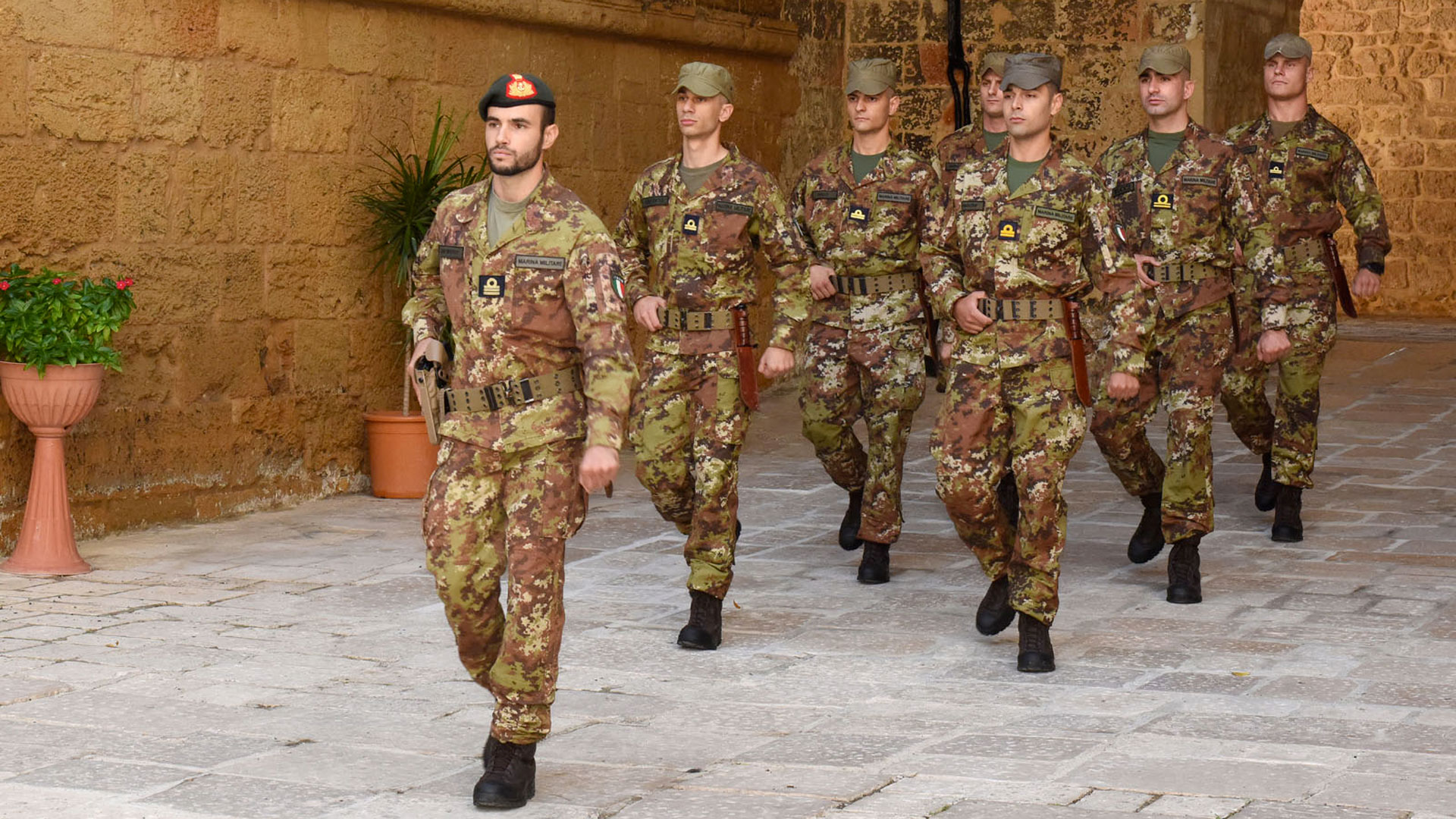 Inizia il cammino per 6 nuovi Ufficiali della Brigata Marina San Marco ...