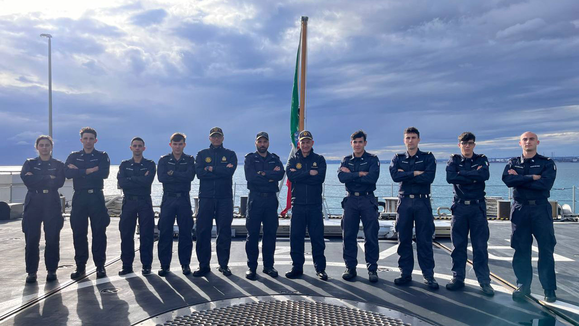 Gli aspiranti guardiamarina delle 3^ classe dell’Accademia Navale a ...