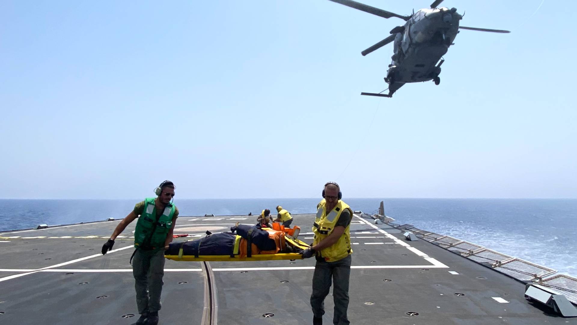 Addestramento alla Casualty Evacuation a bordo di Nave Fasan - Marina ...