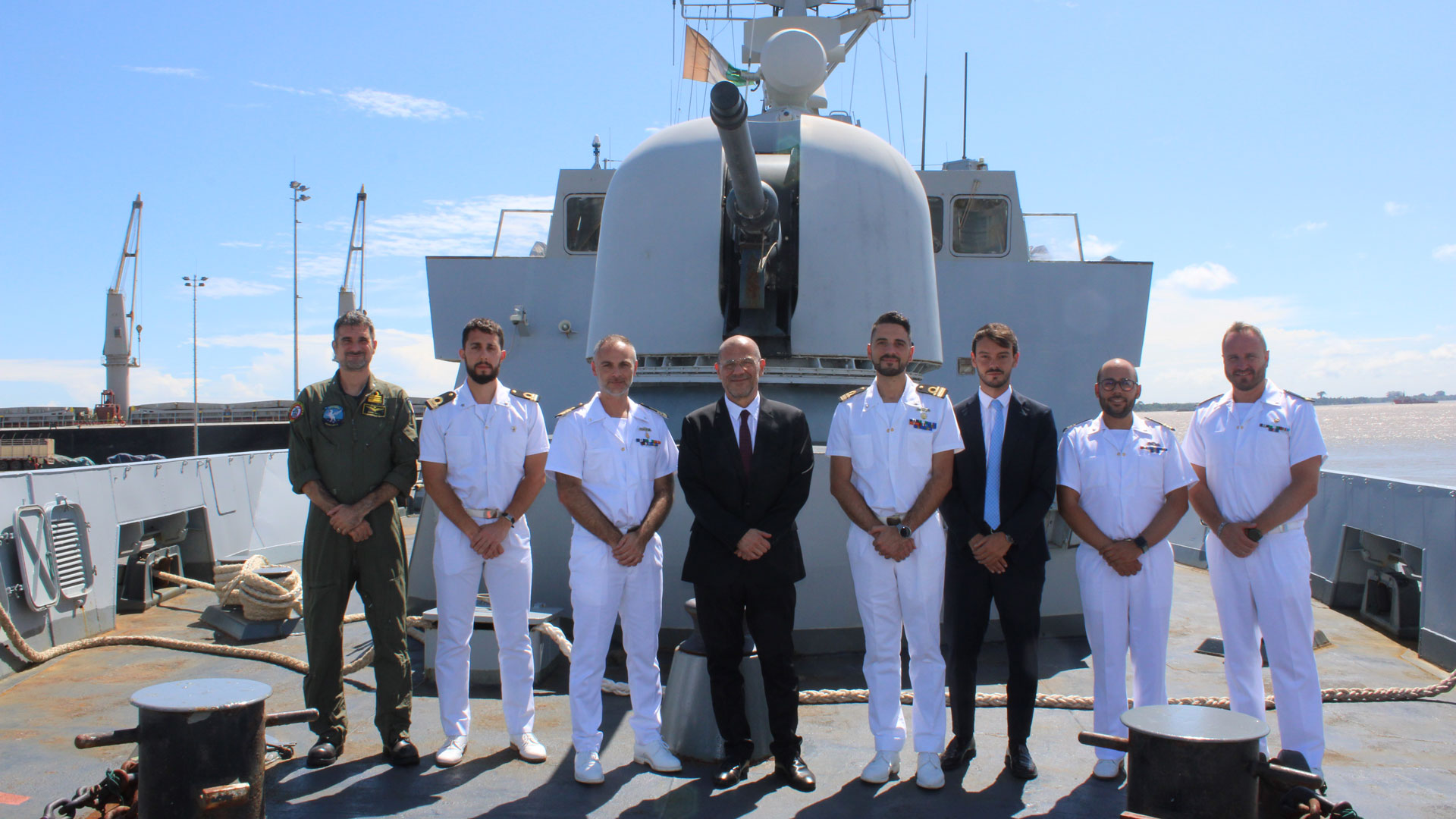 Nave Borsini in sosta in Costa D’Avorio - Marina Militare