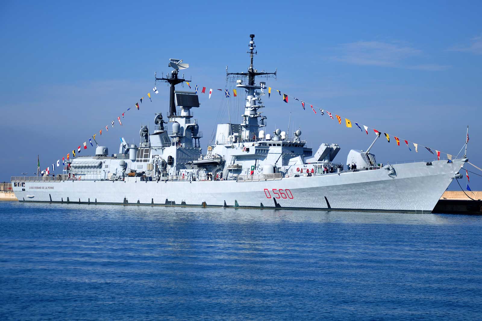 The italian Ammiragli class destroyer, Durand de la Penne (D560) in ...